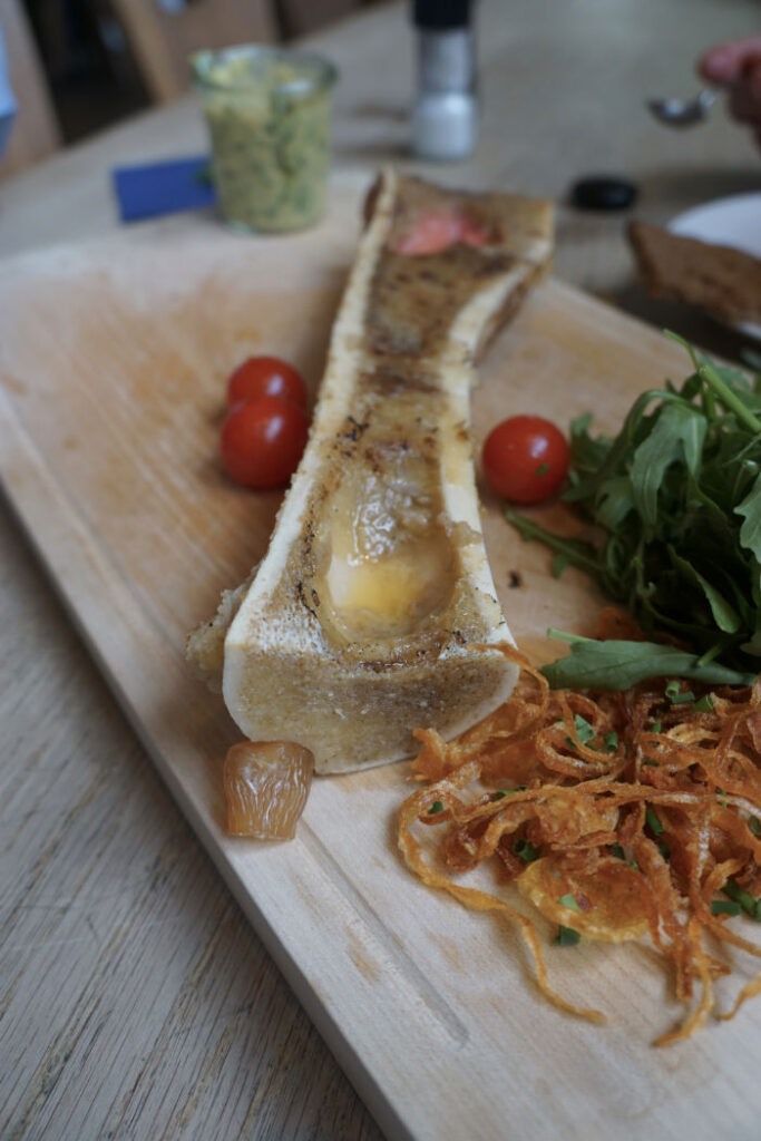 Markknochen - im Pschorr ein Genuss zum Auslöffeln - FOODHUNTER